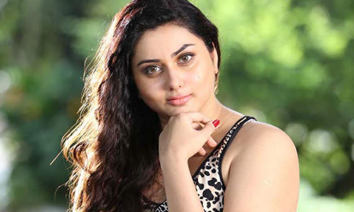 சித்திரை தான் நம்முடைய புத்தாண்டு.. ஜனவரி இல்லை - வைரலாகும் நமீதா வீடியோ | Tamil cinema namitha ...