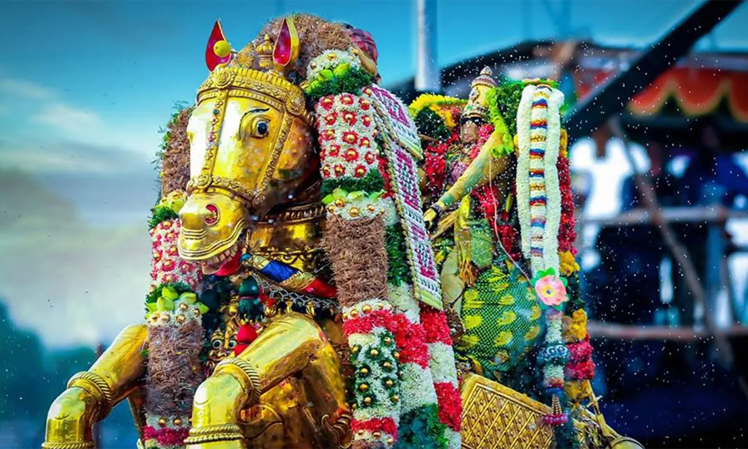 மதுரை சித்திரை திருவிழா: சுவாமி வீதி உலா வரும் சாலைகளை சீரமைக்க ...
