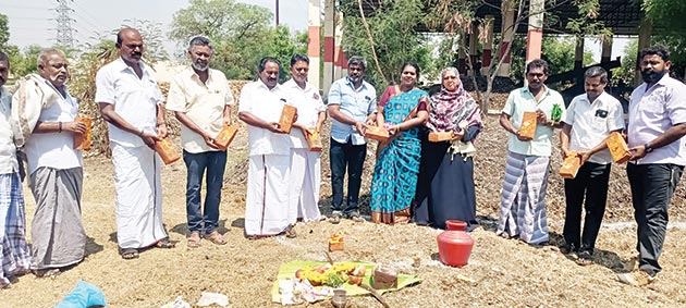 கயத்தாறில் ரூ.21 லட்சம் மதிப்பீட்டில் உலர்களம் அமைக்க பூமி பூஜை ...