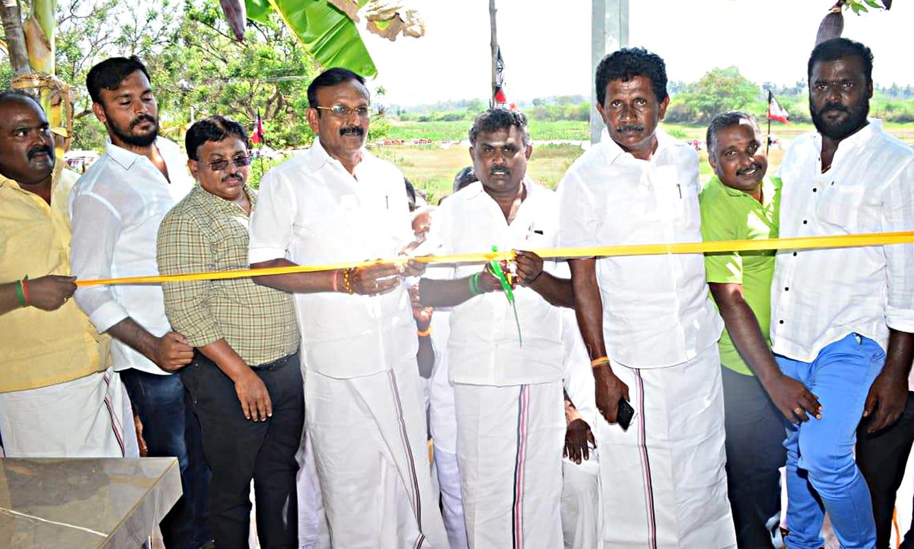 மேலூர்: பயணிகள் நிழற்குடையை திறந்து வைத்த எம்.எல்.ஏ. | MADURAI NEWS ...