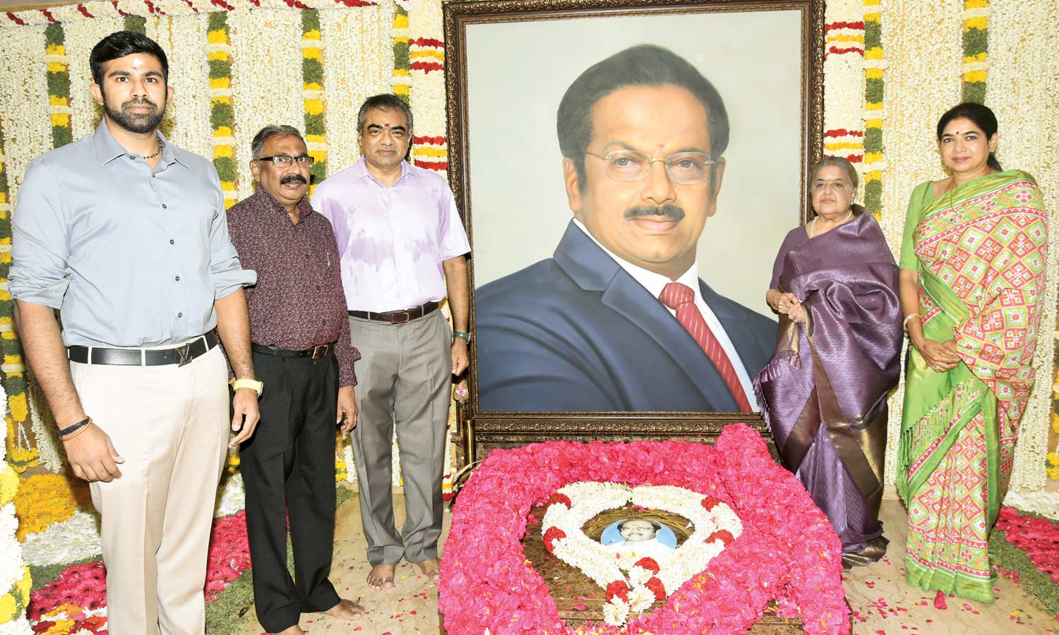 10-ம் ஆண்டு நினைவு நாள்: டாக்டர் பா.சிவந்தி ஆதித்தனார் நினைவு இல்லத்தில் மலர் அஞ்சலி | Sivanthi ...