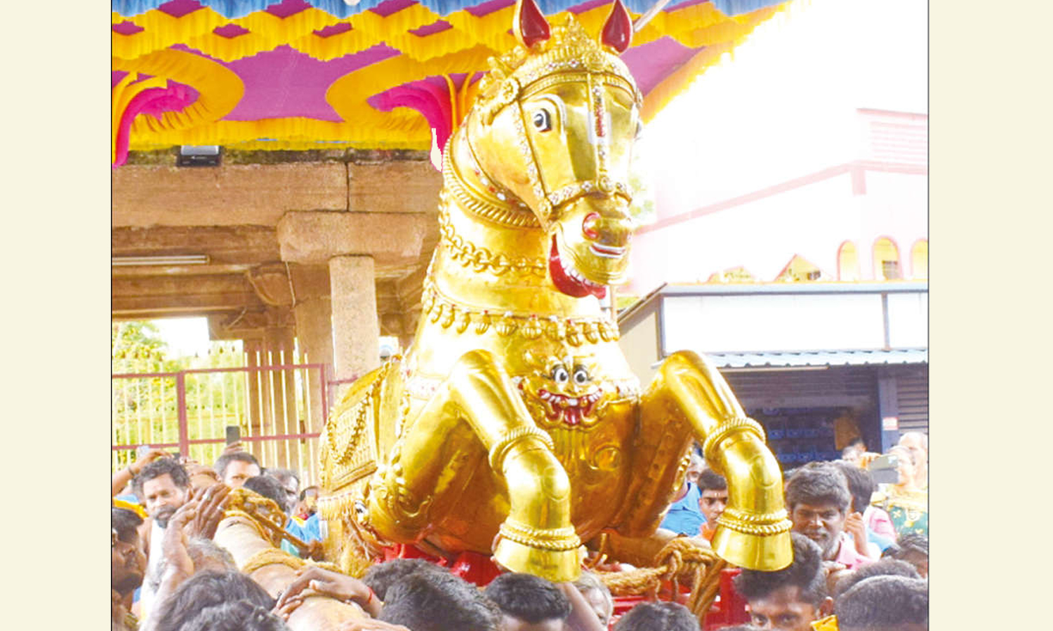 5-ந்தேதி வைகையில் எழுந்தருள்கிறார்: கள்ளழகரின் தங்கக்குதிரை மதுரை ...