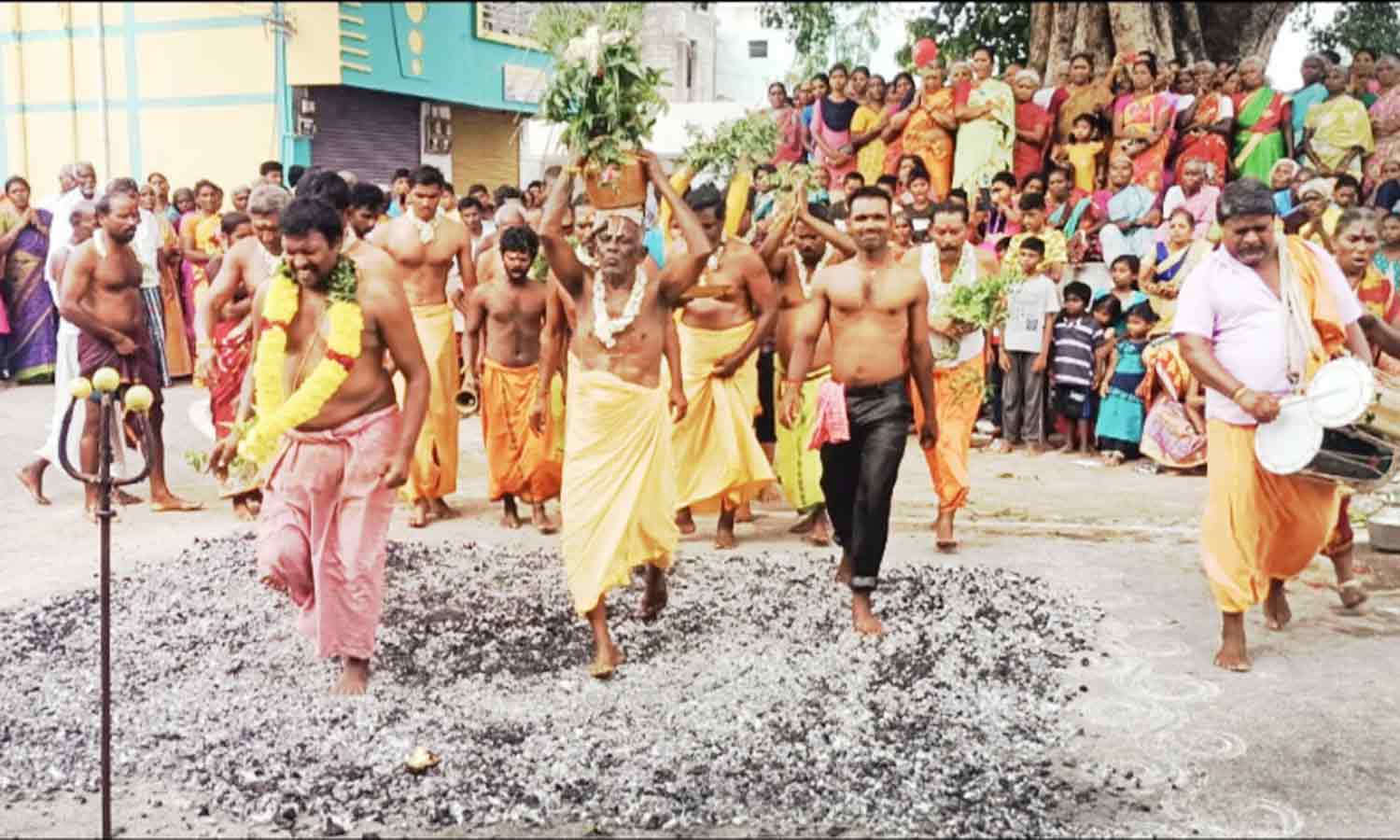 மாரியம்மன் கோவிலில் சித்திரை மாத தீமிதி திருவிழா | Tiruvannamalai News ...