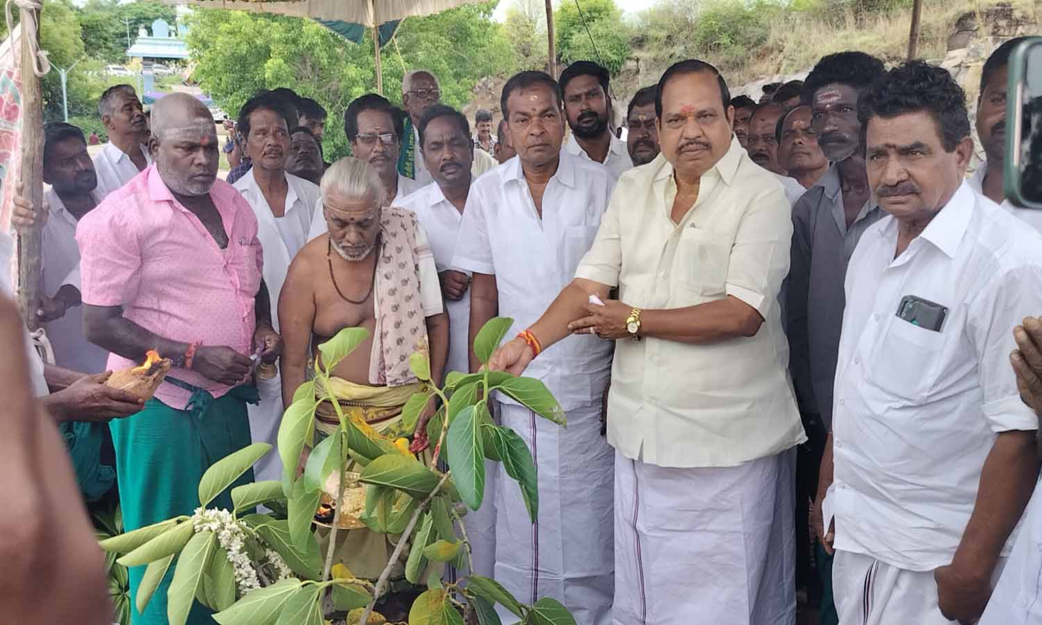 போளூர் ஸ்ரீ பாலமுருகன் கோவில் சாலை அமைக்க பூமி பூஜை | Tiruvannamalai ...