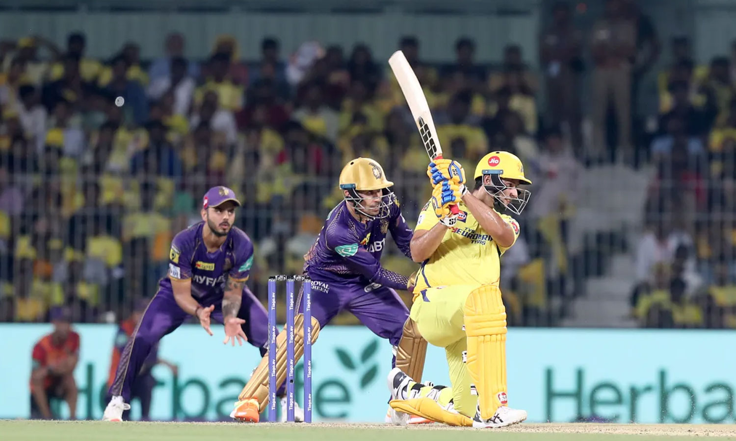 கொல்கத்தாவுக்கு 145 ரன்களை இலக்காக நிர்ணயித்தது சென்னை சூப்பர் கிங்ஸ் ...