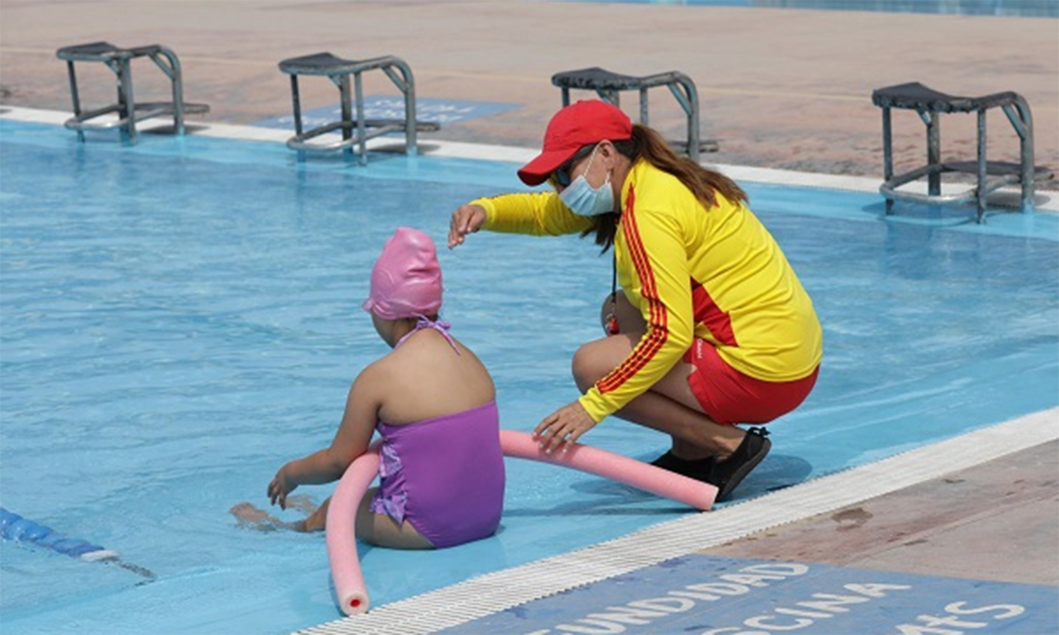 மாணவர்களுக்கு கட்டாய நீச்சல் பயிற்சி அளிக்கப்படுமா?: ஆசிரியை-அதிகாரிகள் ...