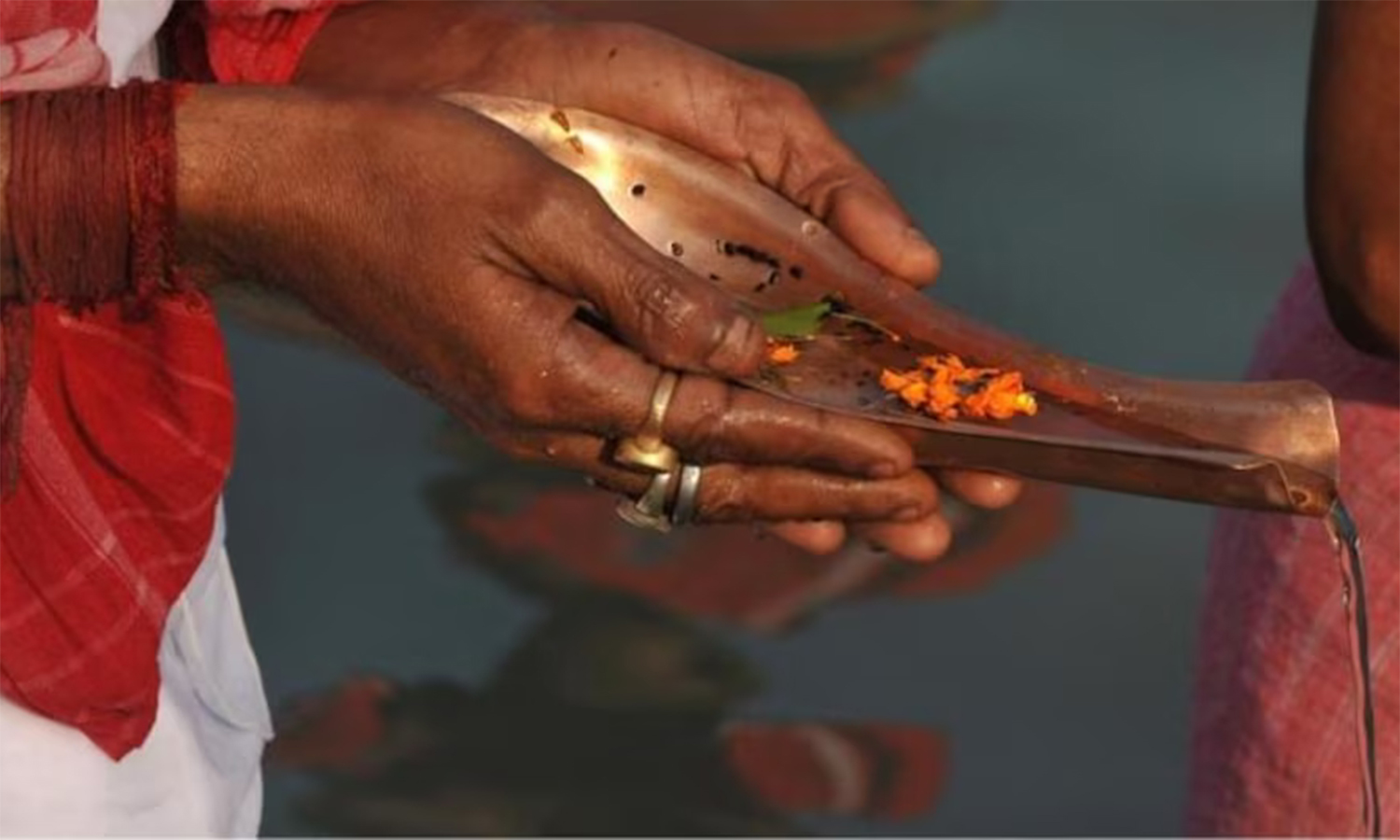 ஒரே குடும்பத்தில் சிலரை மட்டும் பித்ரு தோஷம் தாக்குமா? | pitru dosha ...