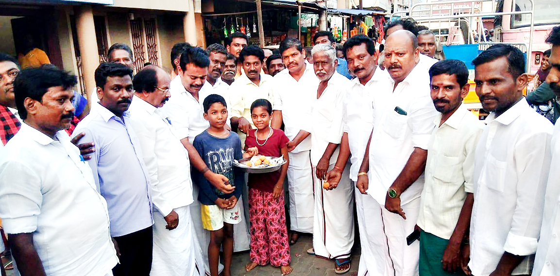 தி.மு.க.வினர் இனிப்பு வழங்கி கொண்டாட்டம் | Madurai News Celebration by ...