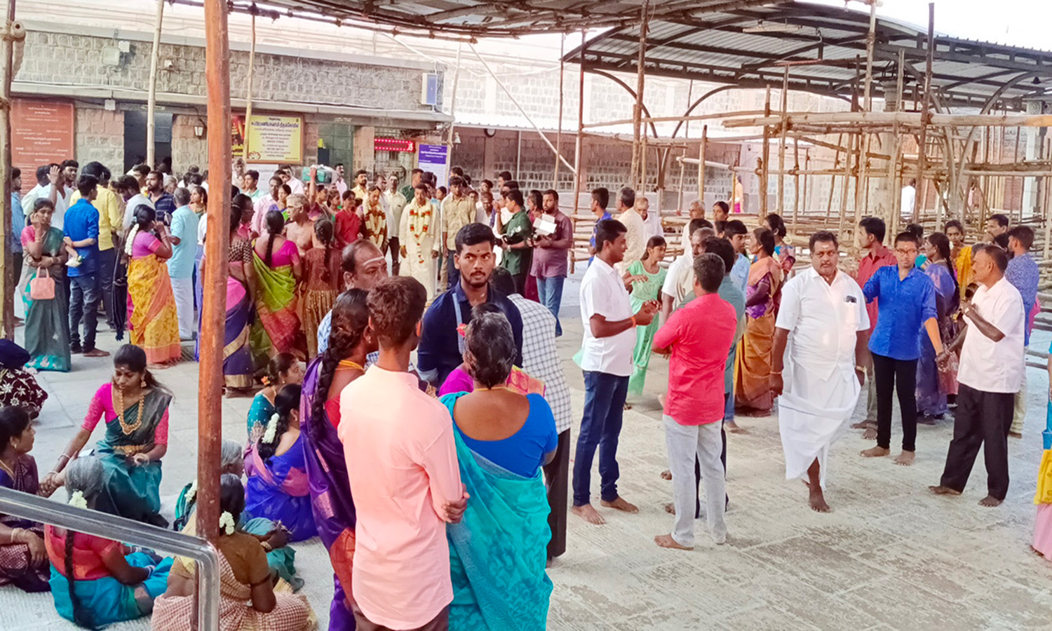 சென்னிமலை முருகன் கோவிலில் இன்று 9 ஜோடிகளுக்கு திருமணம் | Erode News 9 ...