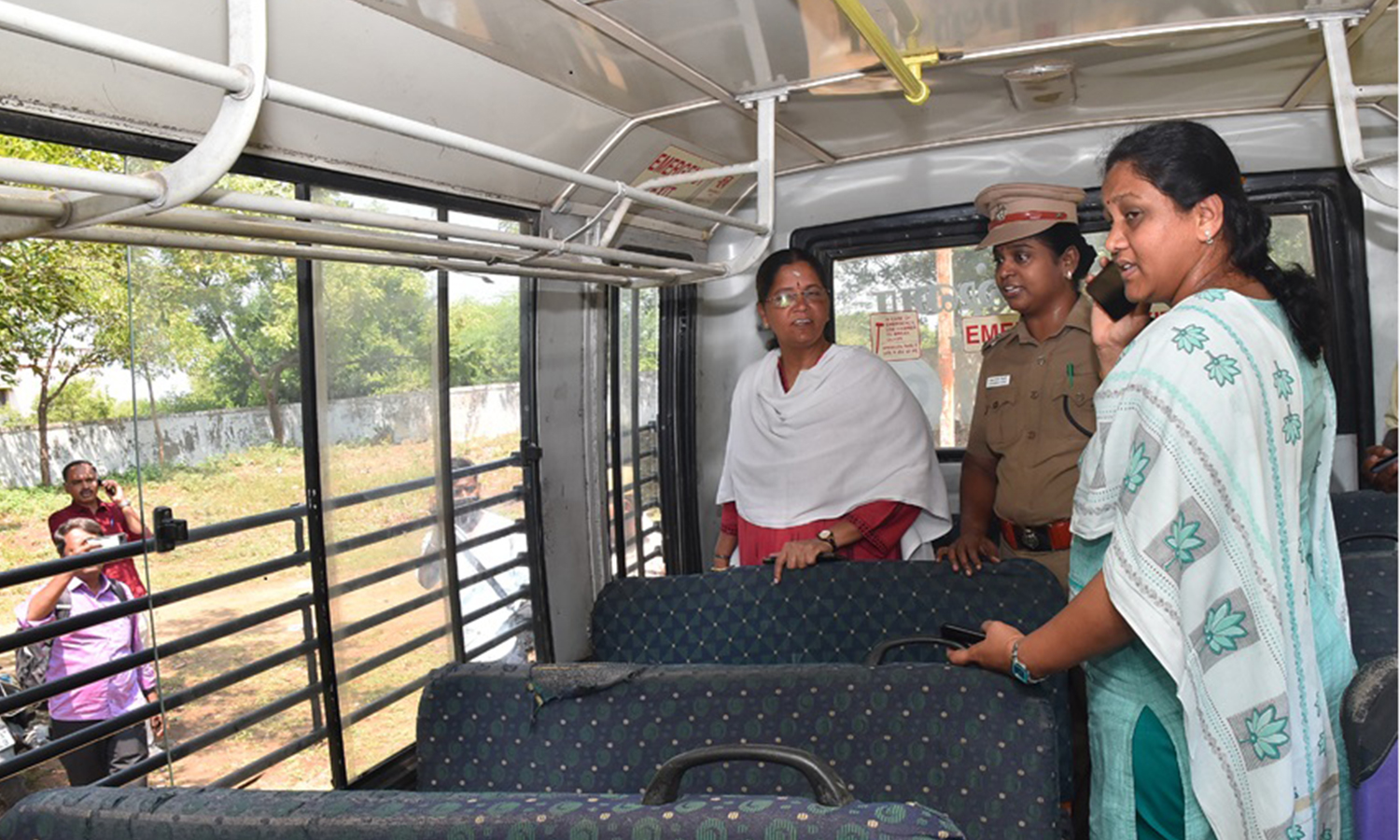 பெரம்பலூர் கலெக்டர் எச்சரிக்கை-விதிமுறைகள் மீறி இயக்கப்படும் பள்ளி ...