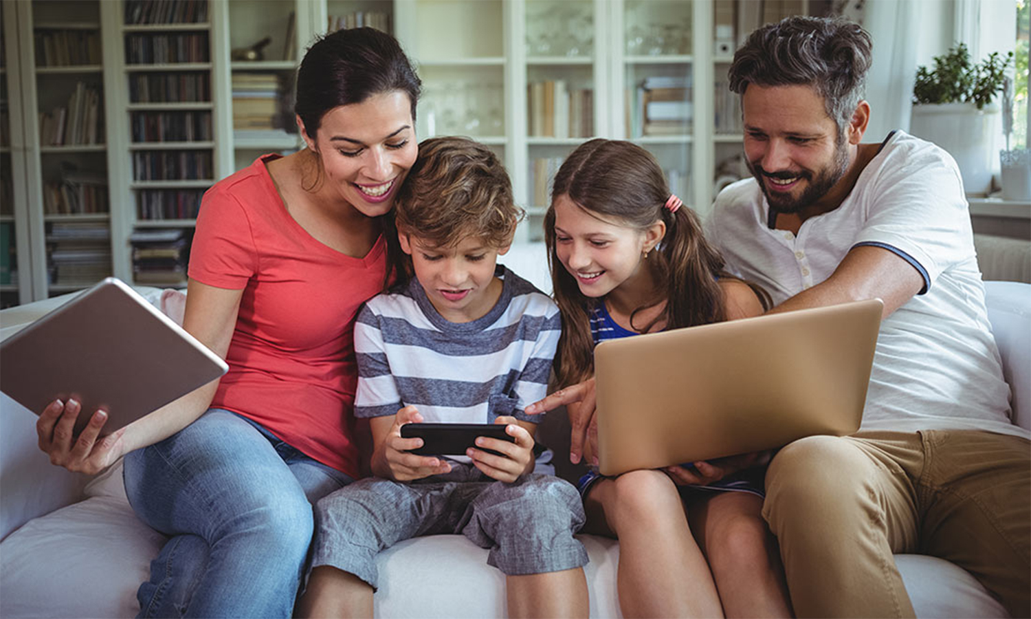 தன் பிள்ளைகளுக்காக முழு வாழ்வையே அா்ப்பணிக்கும் பெற்றோர்கள் | Parents ...