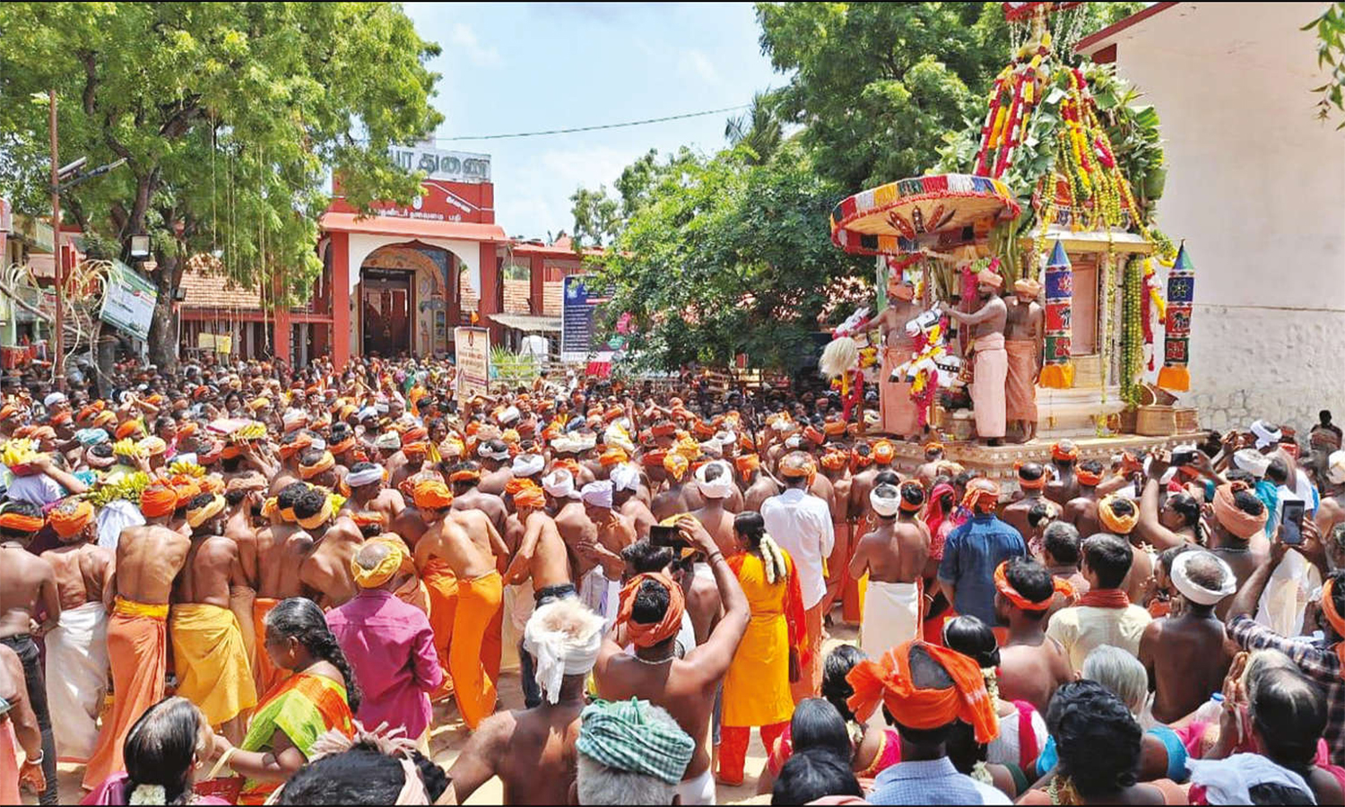 சாமிதோப்பு அய்யா வைகுண்டசாமி தலைமைப்பதியில் வைகாசி திருவிழா தேரோட்டம் ...
