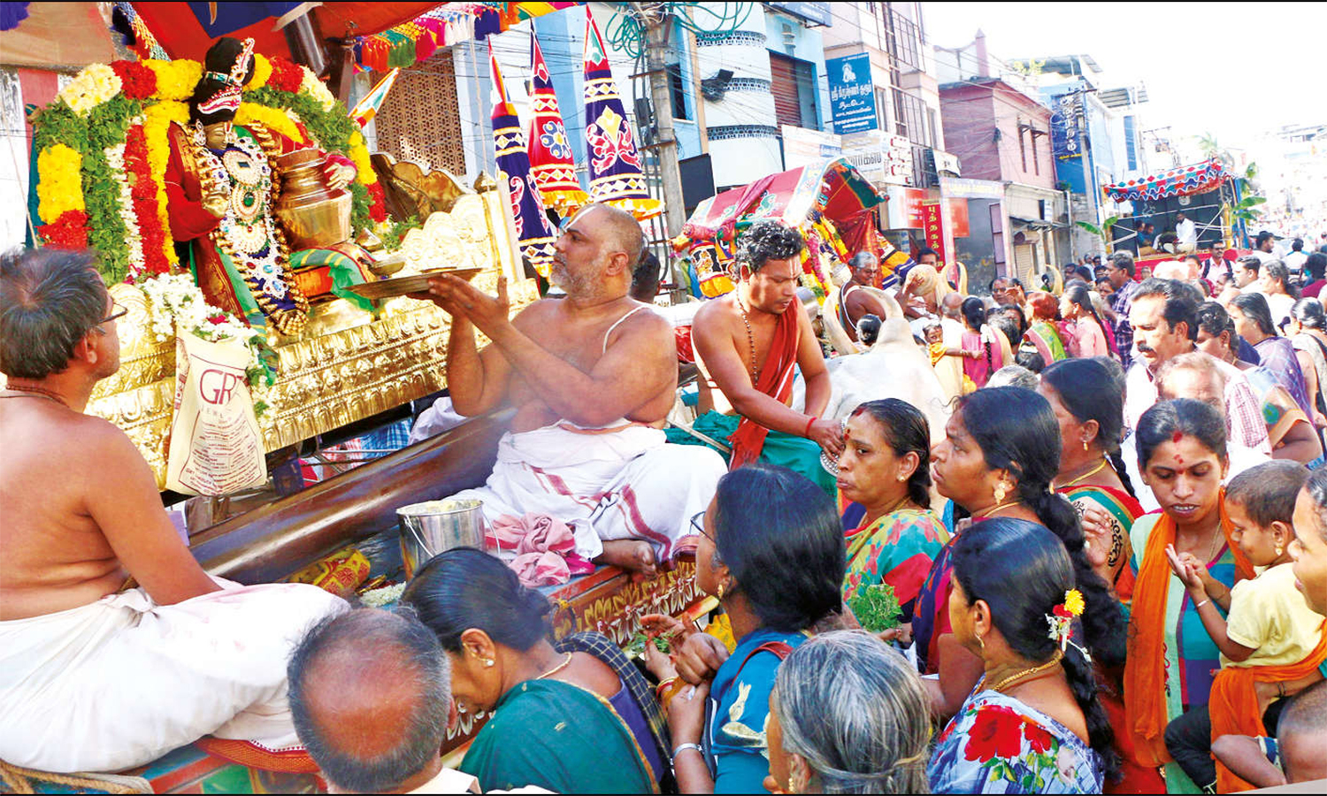 தஞ்சையில் 15 பெருமாள்கள் நவநீத சேவை: திரளான பக்தர்கள் தரிசனம் ...