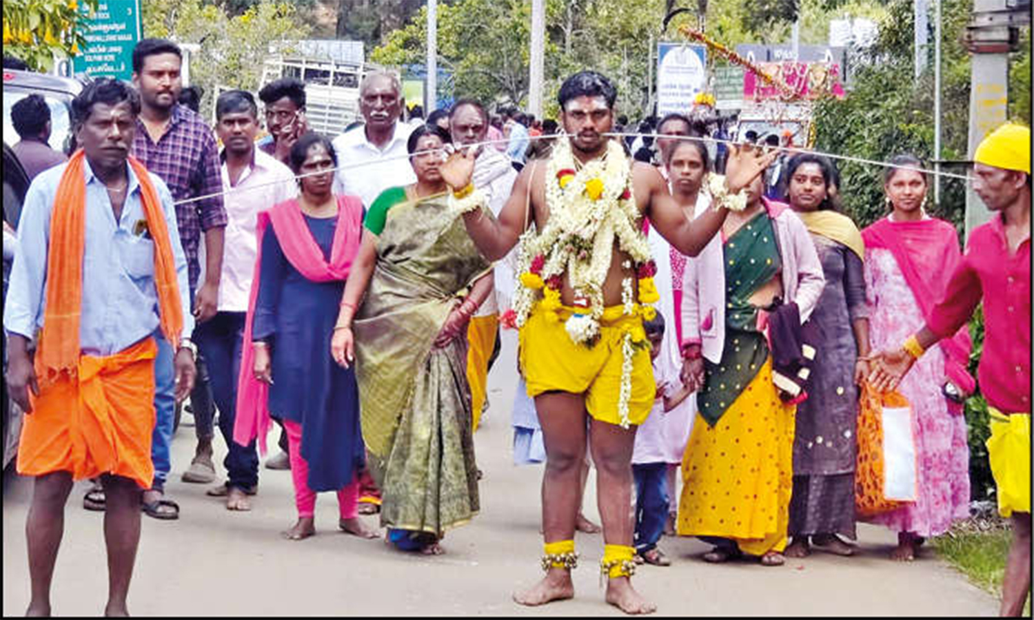 கொடைக்கானல் பாம்பார்புரம் பத்ரகாளி அம்மன் உற்சவ விழா: அலகு குத்தி ...