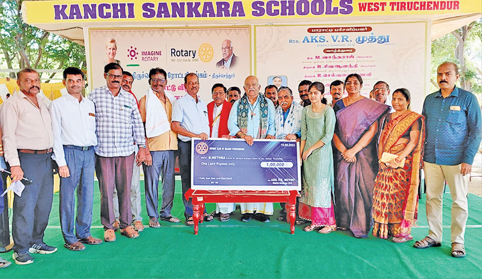 திருச்செந்தூர் காஞ்சி சங்கரா மெட்ரிக் பள்ளி மாணவிக்கு பாராட்டு விழா ...