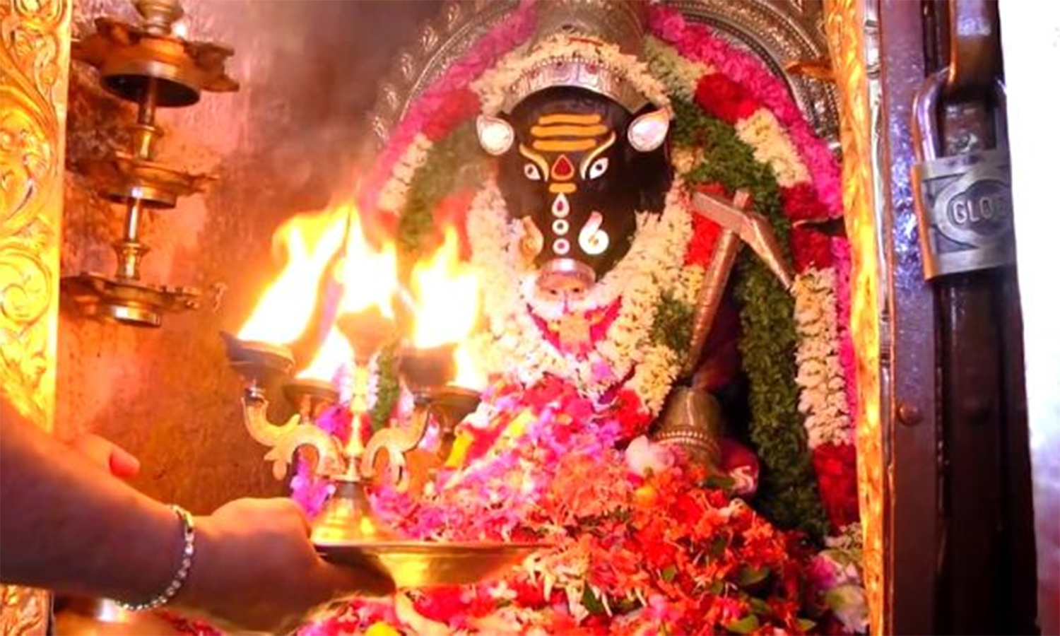 ஆஷாட நவராத்திரி: சிறப்பு அலங்காரத்தில் வராஹி அம்மன் | arahi Amman ...