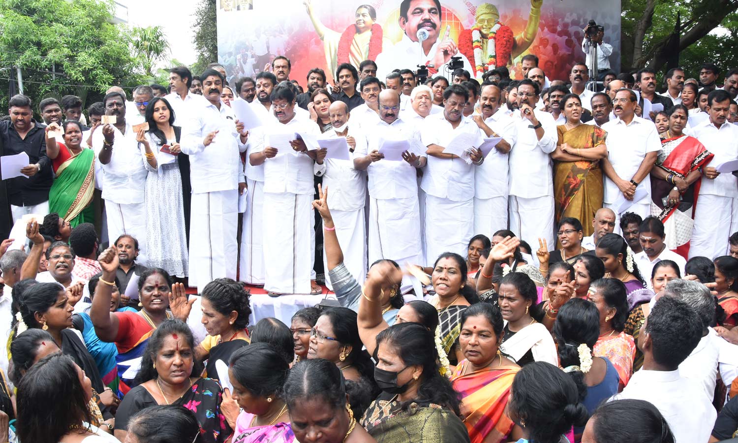 செந்தில்பாலாஜியை நீக்க கோரி தமிழ்நாடு முழுவதும் அ.தி.மு.க.வினர் ...