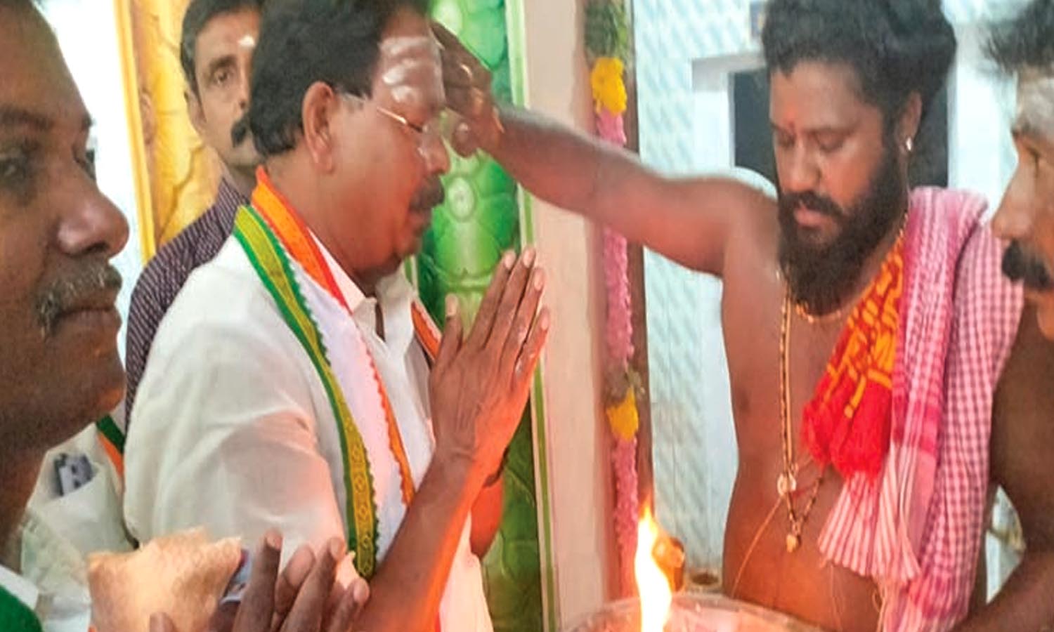 கும்பாபிஷேக விழாவையொட்டி இட்டமொழி முத்தாரம்மன் கோவிலில் ரூபி மனோகரன் ...