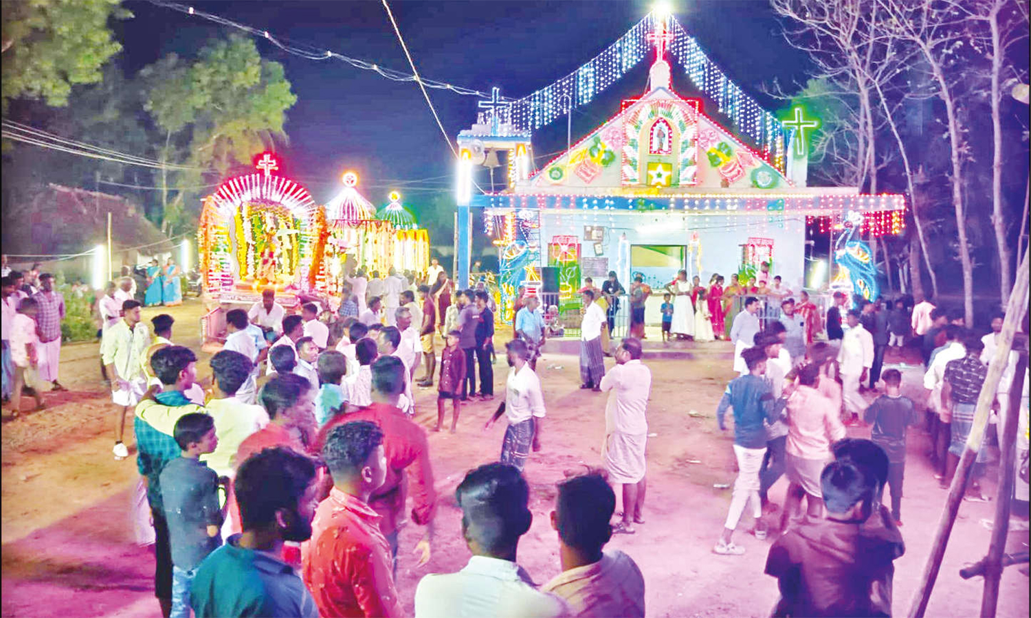 குத்தாலம் புனித பிரான்சீஸ் சவேரியார் தேவாலய தேர்பவனி: திரளான பக்தர்கள் ...