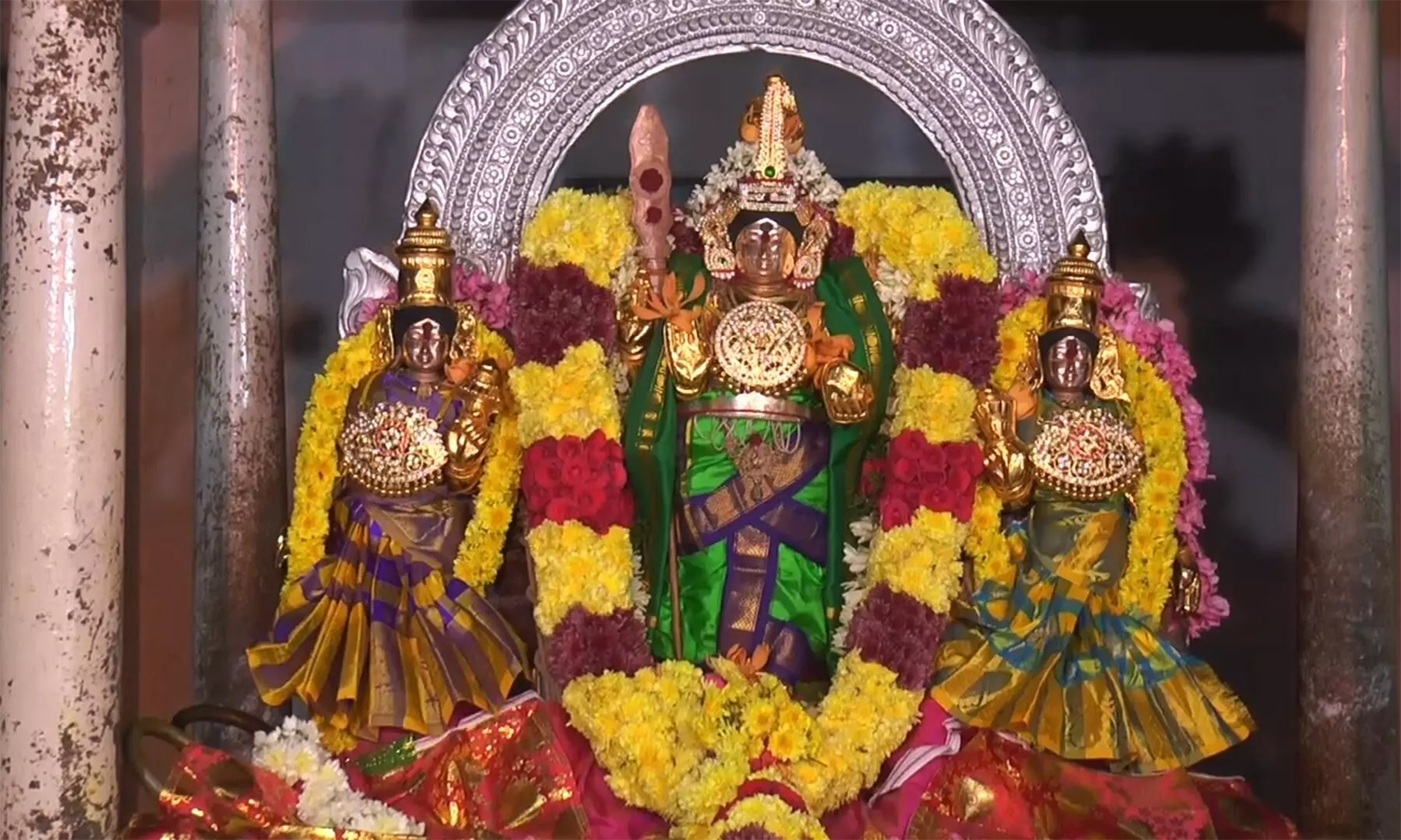 'வியர்வை சிந்தும் வேலவர்' | sikkal singaravelan temple