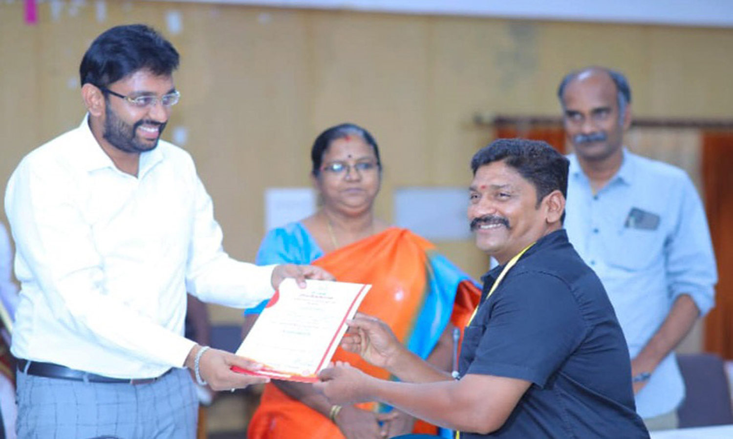 கடலூர் மாவட்டத்தில் தன்னார்வ ரத்தக் கொடையாளர்களுக்கு பாராட்டு சான்றிதழ் ...