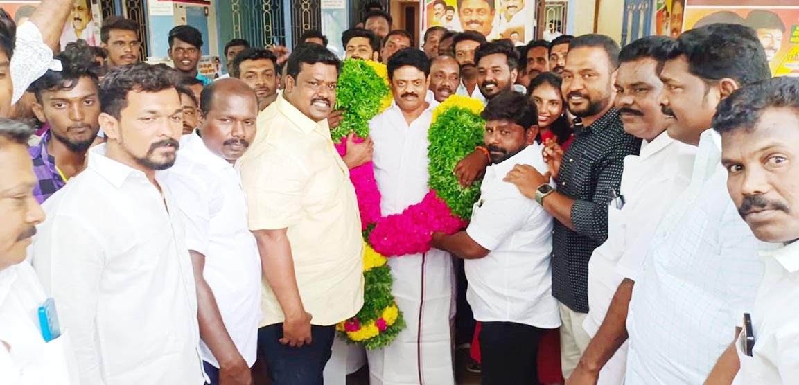 தி.மு.க. மாணவரணி அமைப்பாளர்கள் மணிமாறனிடம் வாழ்த்து | Madurai News DMK ...