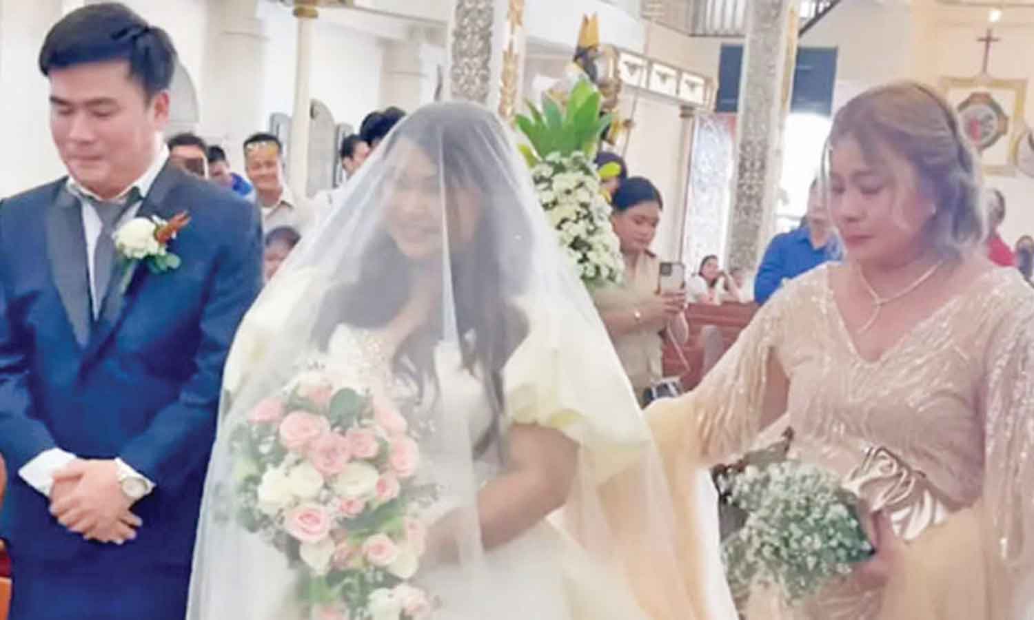 வெள்ளத்தில் நடந்து சென்று திருமணம் செய்த புதுமண தம்பதி | Tamil News ...