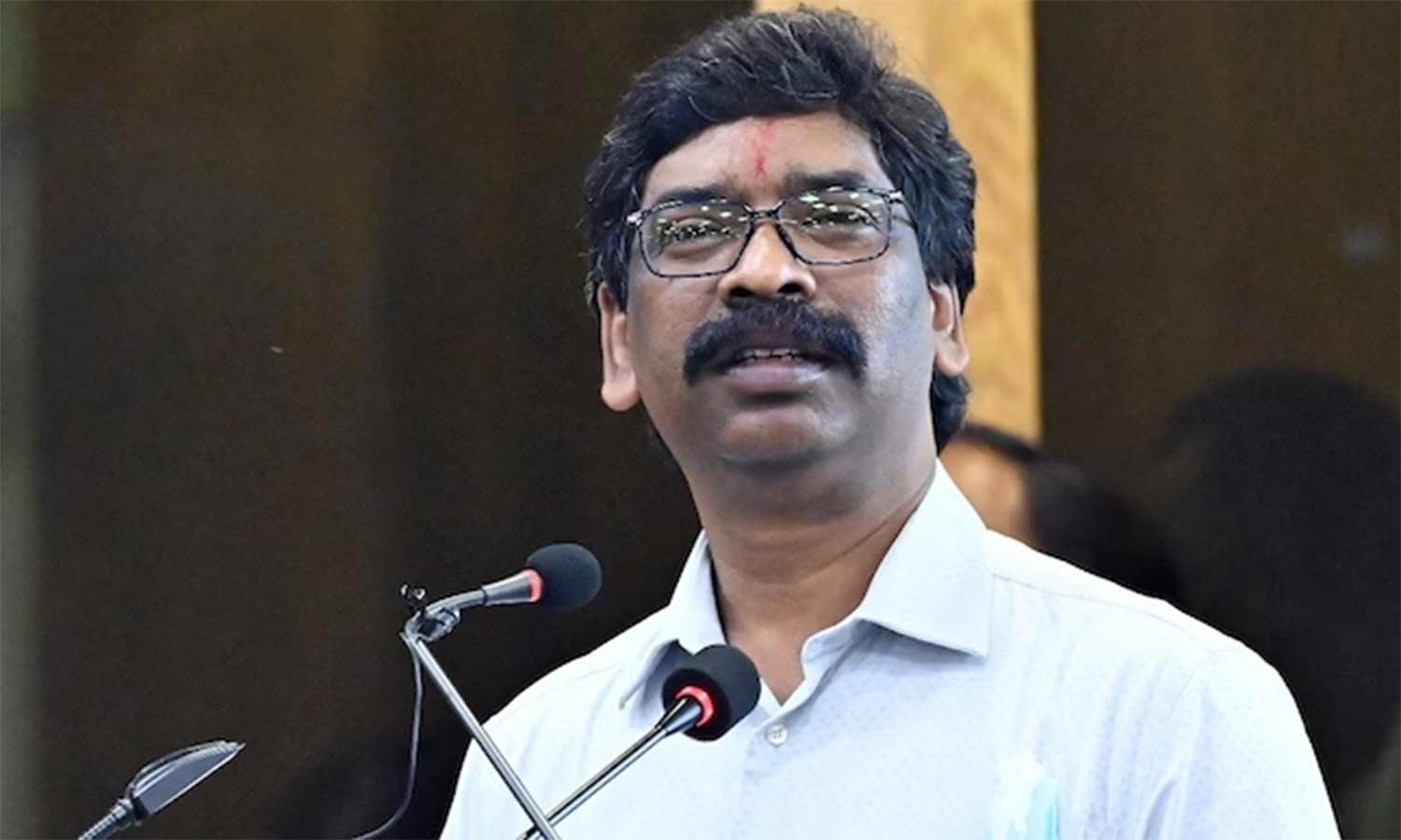 துன்புறுத்துகிறார்கள்: அமலாக்கத்துறை அதிகாரிகள் மீது ஹேமந்த் சோரன் ... துன்புறுத்துகிறார்கள்: அமலாக்கத்துறை அதிகாரிகள் மீது ஹேமந்த் சோரன் ...