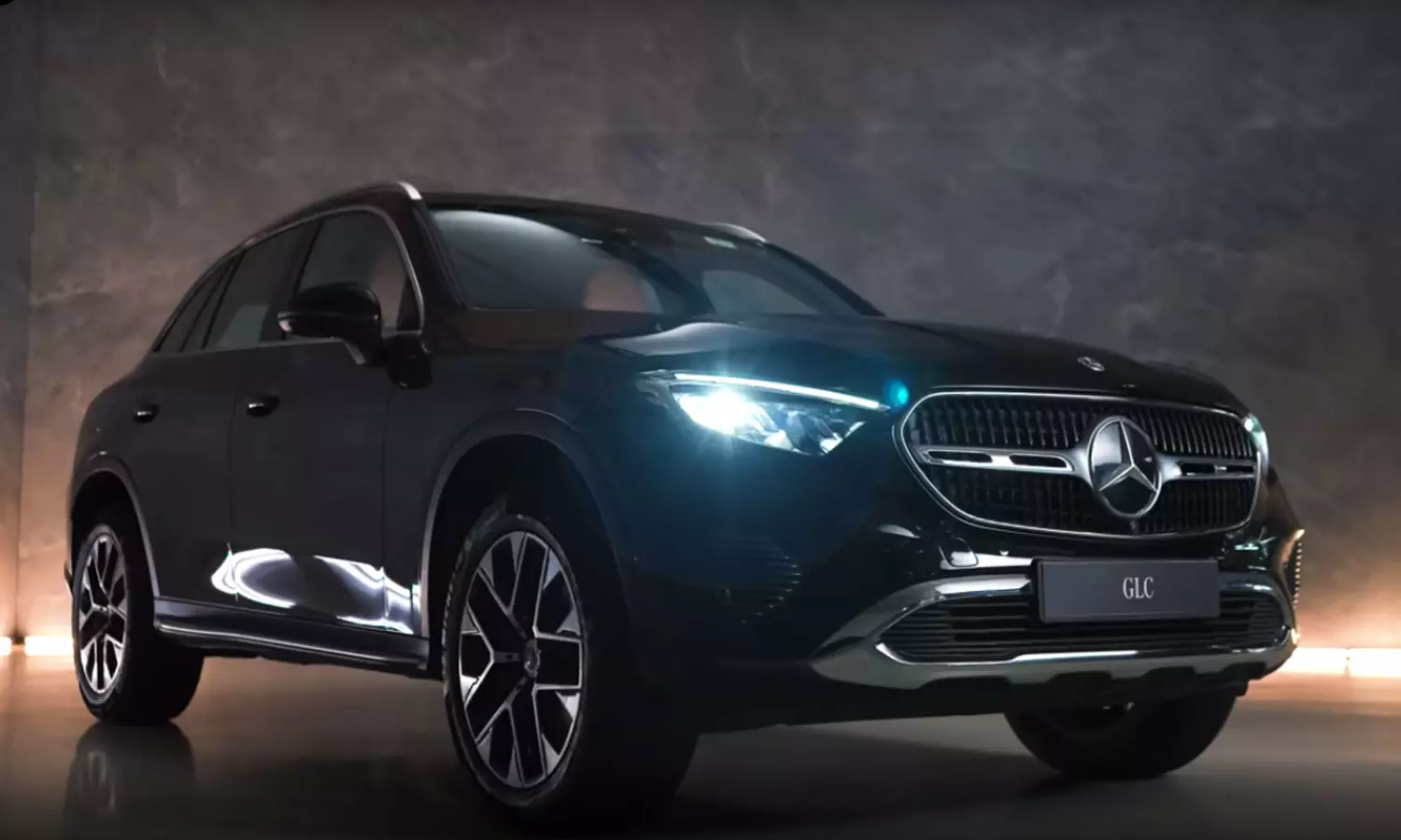 வேற லெவல் அப்டேட்கள்.. இந்தியாவில் அறிமுகமான 2023 பென்ஸ் GLC..! | 2023 Mercedes-Benz GLC ...