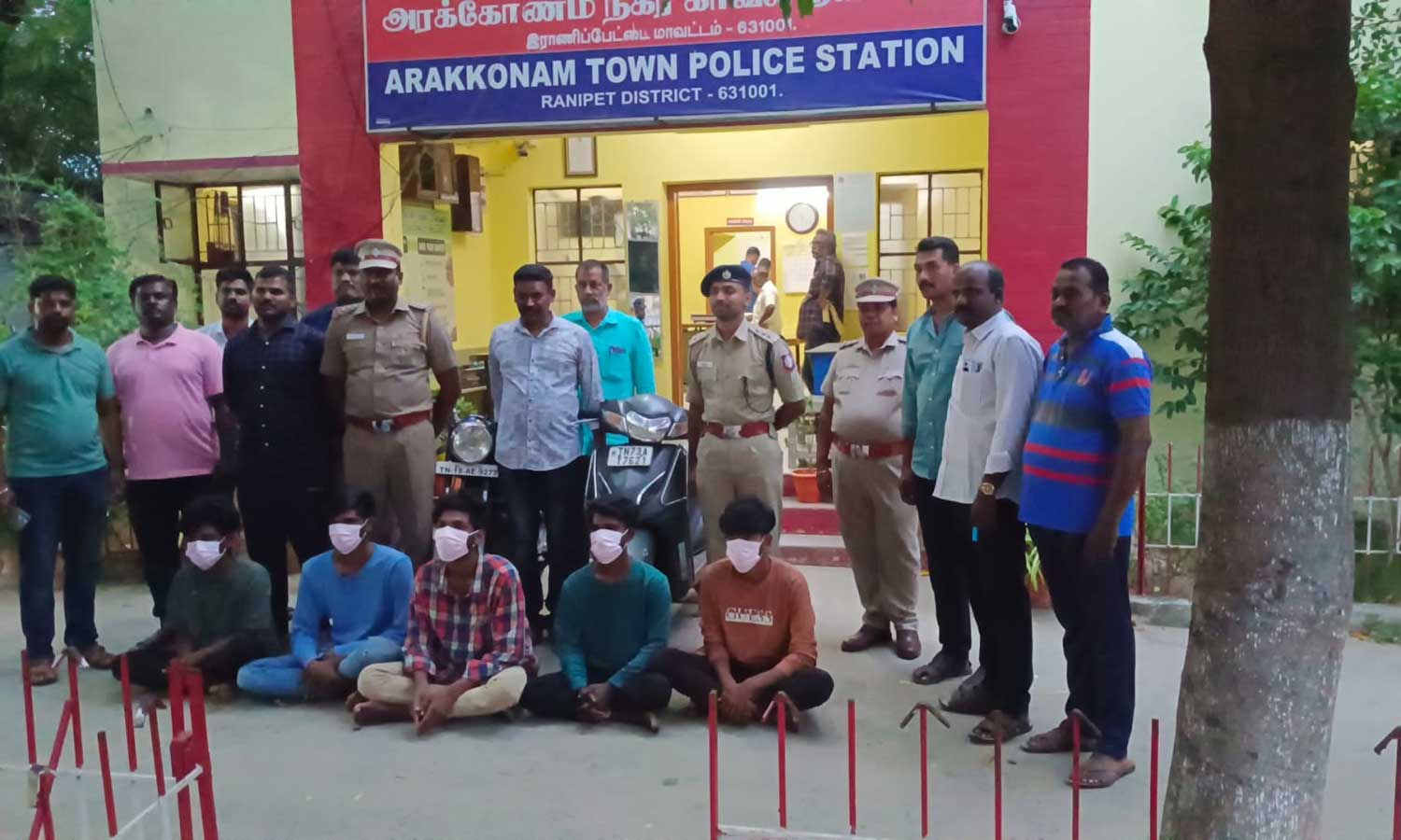 அரக்கோணம் ரெயில் நிலையத்தில் நடந்த சென்னை வாலிபர் கொலையில் மேலும் 5 ...