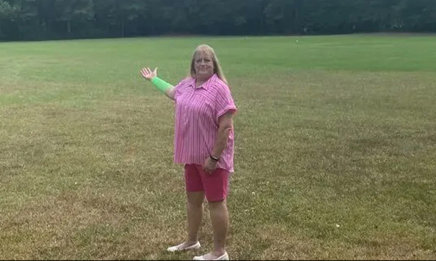 பாம்பும் கழுகும் ஒரே நேரத்தில் தாக்கினால்..? டெக்சாஸ் பெண்ணுக்கு ...