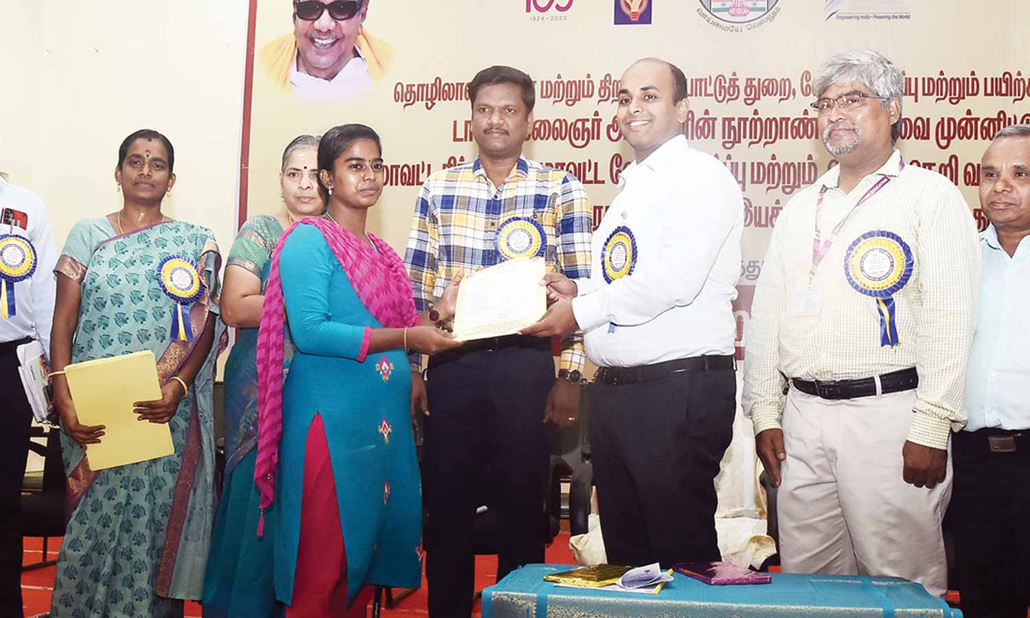 வேலைவாய்ப்பு முகாமில் 307 பேருக்கு பணிநியமன ஆணை வழங்கல் | Issuance of ...