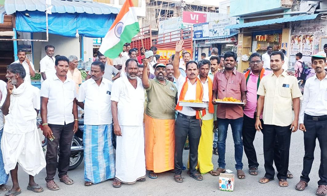 சந்திரயான்-3 திட்டம் வெற்றி: பெரியாம்பட்டியில் பா.ஜ.க.வினர் கொண்டாட்டம் ...