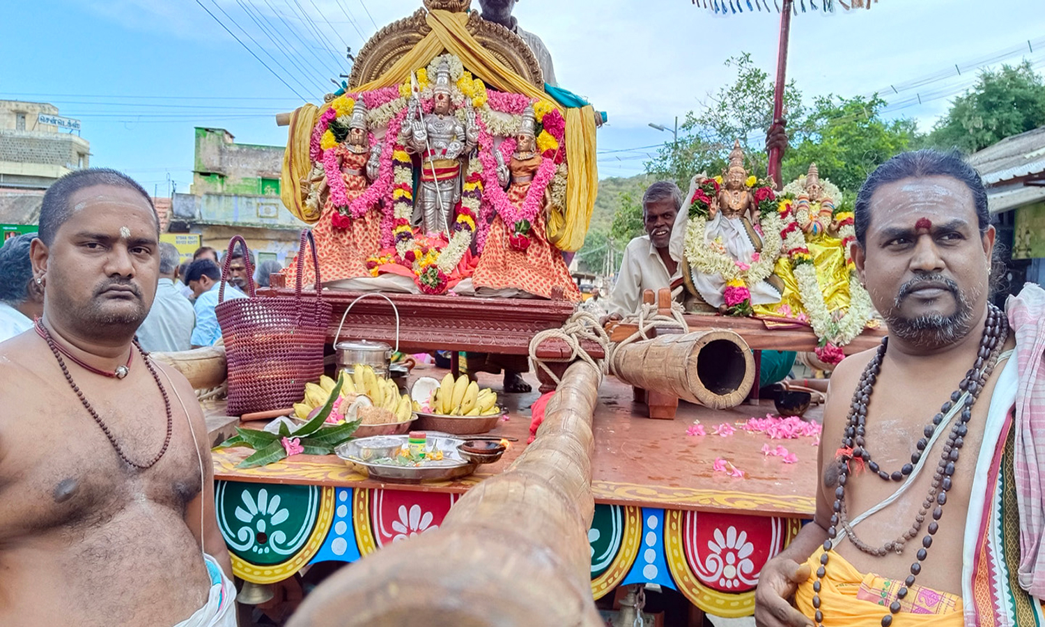 சிவபெருமான் பிட்டுக்கு மண் சுமக்கும் விழா | Erode News The ceremony of ...