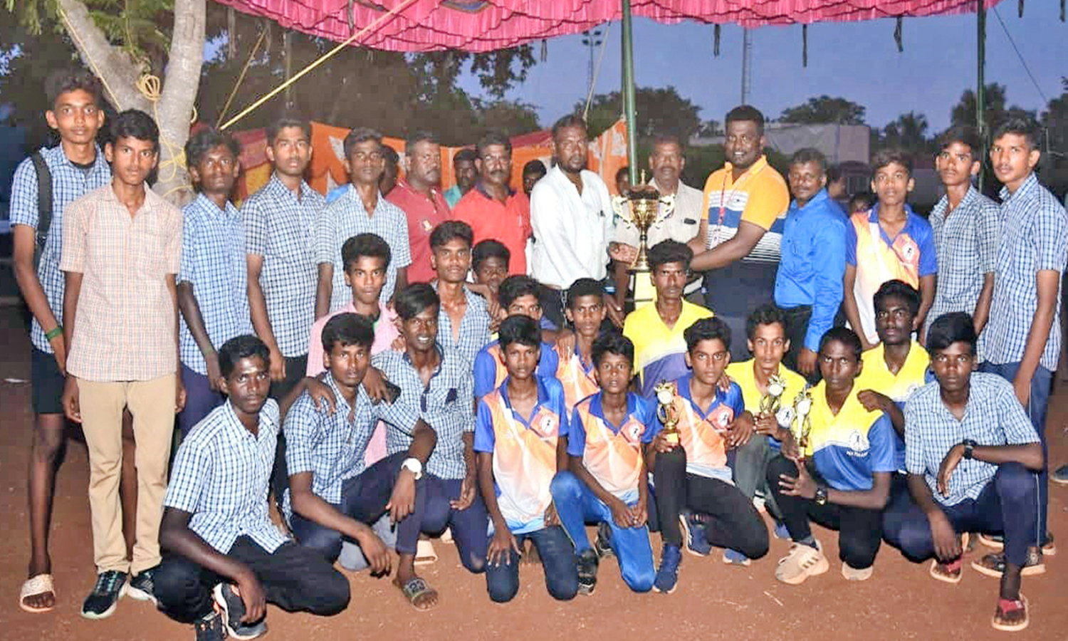 நத்தம் என்.பி.ஆர்.கல்லூரியில் தடகள போட்டியில் வெற்றி பெற்ற ...