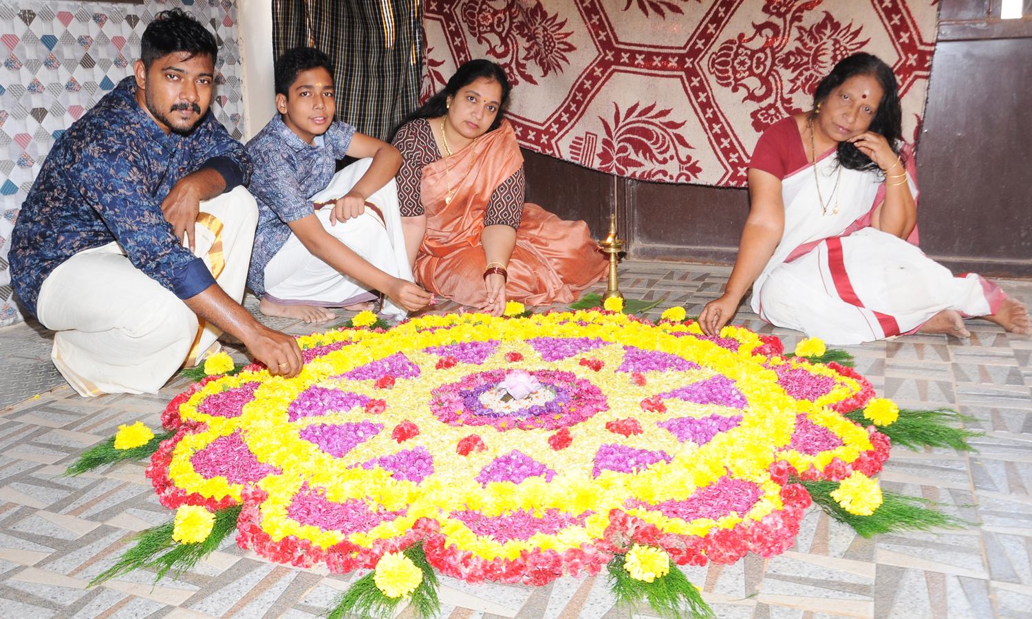 திண்டுக்கல்லில் ஓணம் பண்டிகை கொண்டாடிய மலையாள குடும்பத்தினர் ...