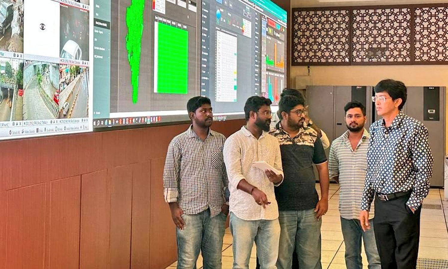 சென்னையின் பல இடங்களில் கனமழை - மாநகர ஆணையர் ராதாகிருஷ்ணன் ஆய்வு ...