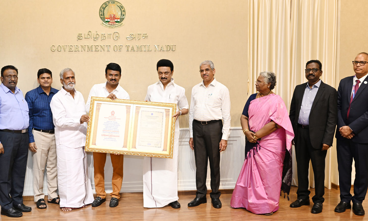 திருச்செந்தூர் கோவில் தங்க கட்டிகள் வங்கியில் முதலீடு: அறங்காவலர் ...