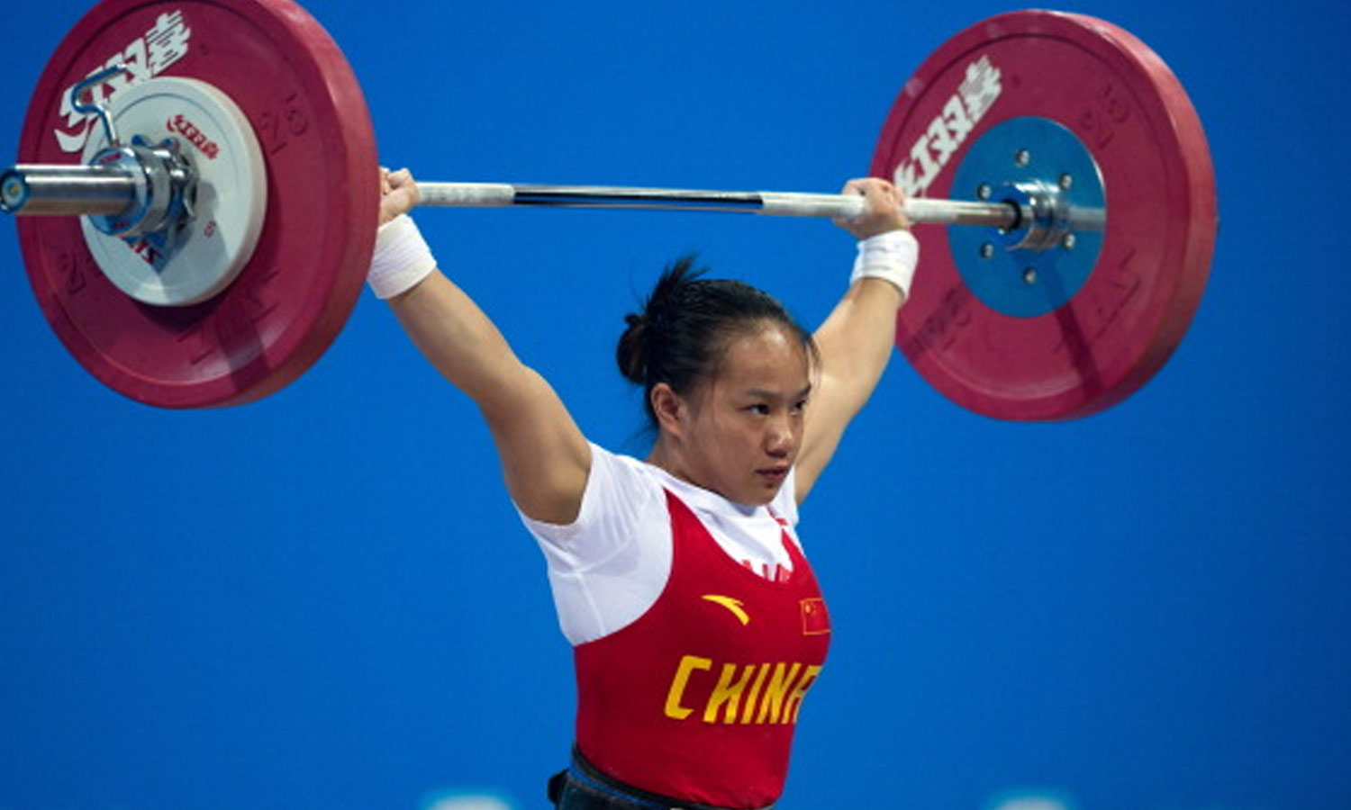 இந்திய வீராங்கனையின் உலக சாதனையை முறியடித்த சீன வீராங்கனை | China's Jiang Huihua breaks Mirabai ...