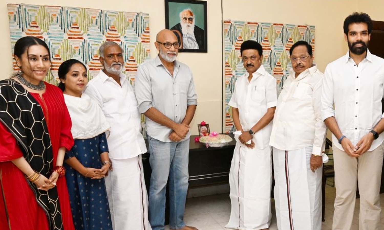 சத்யராஜ் தாயார் மறைவு.. நேரில் சந்தித்து ஆறுதல் கூறிய முதலமைச்சர் ...