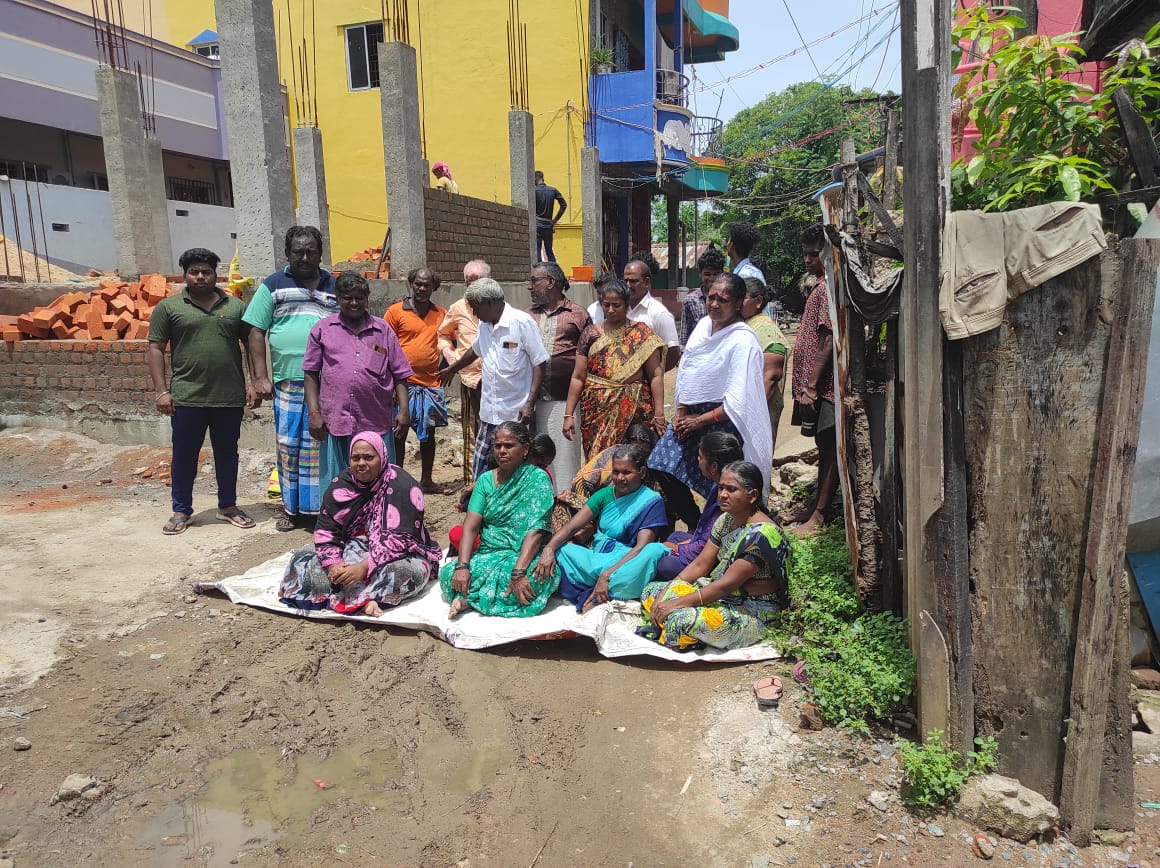 பொன்னேரியில் நகராட்சி 10-வது வார்டு சபை கூட்டத்தை புறக்கணித்து ...