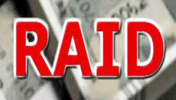 ஆலங்குளத்தில் சார்பதிவு அலுவலக பெண் அதிகாரி வீட்டில் லஞ்ச ஒழிப்பு துறை ...