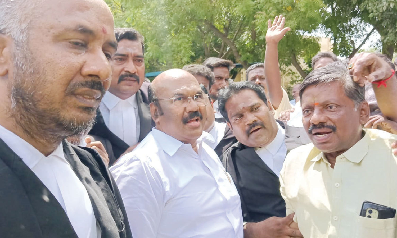 செம்மண் குவாரி வழக்கு: முன்னாள் அமைச்சர் ஜெயக்குமார் விழுப்புரம் ...