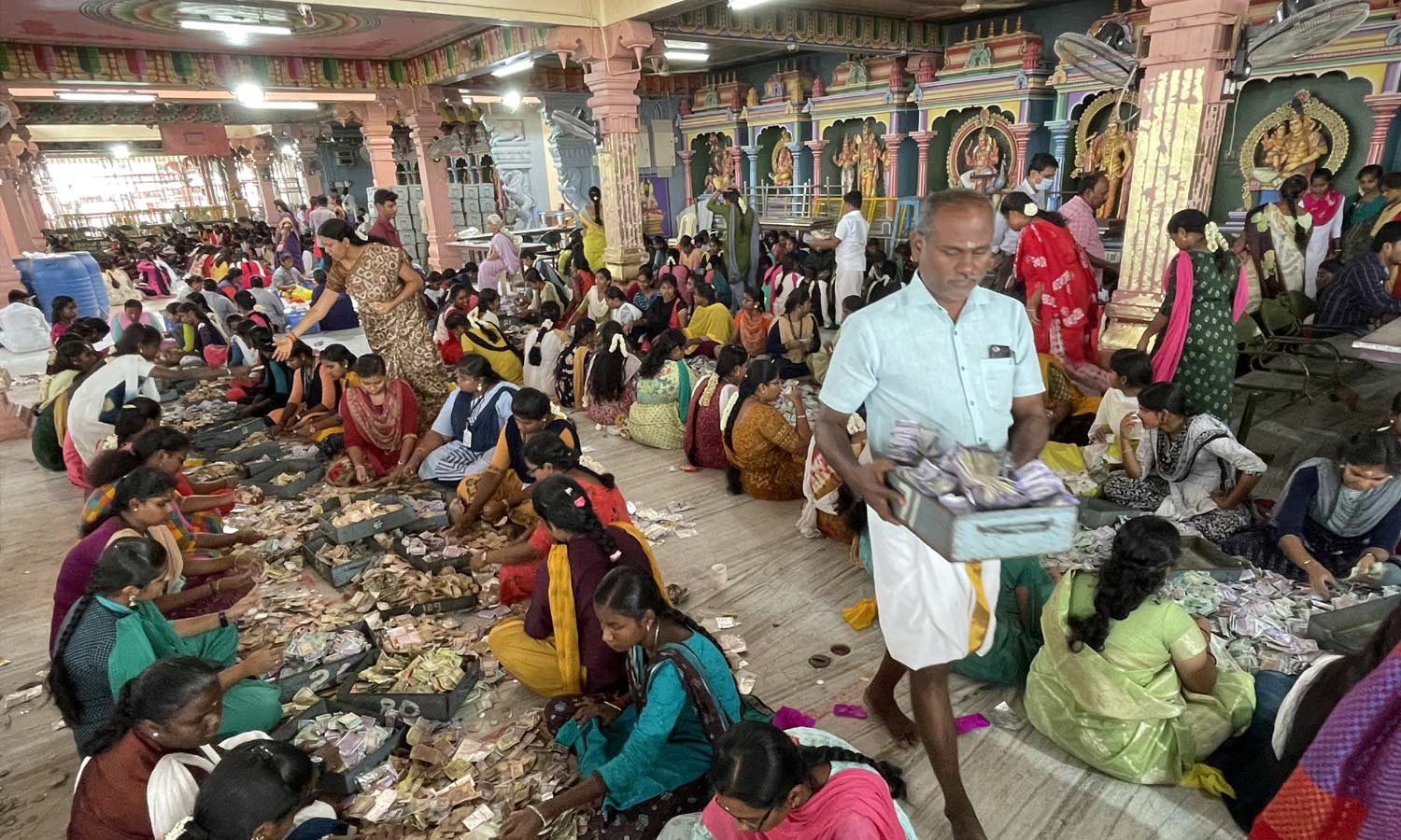 2000 ரூபாய் நோட்டுக்கு ஆயுள் 2 நாள்: கோவில்களில் உண்டியல் காணிக்கை ...
