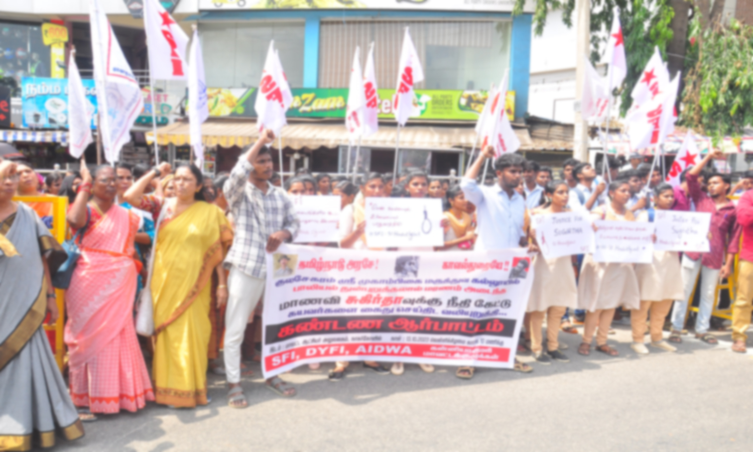 குலசேகரம் மருத்துவ மாணவி தற்கொலை: நாகர். கலெக்டர் அலுவலகம் முன்பு மாணவ ...