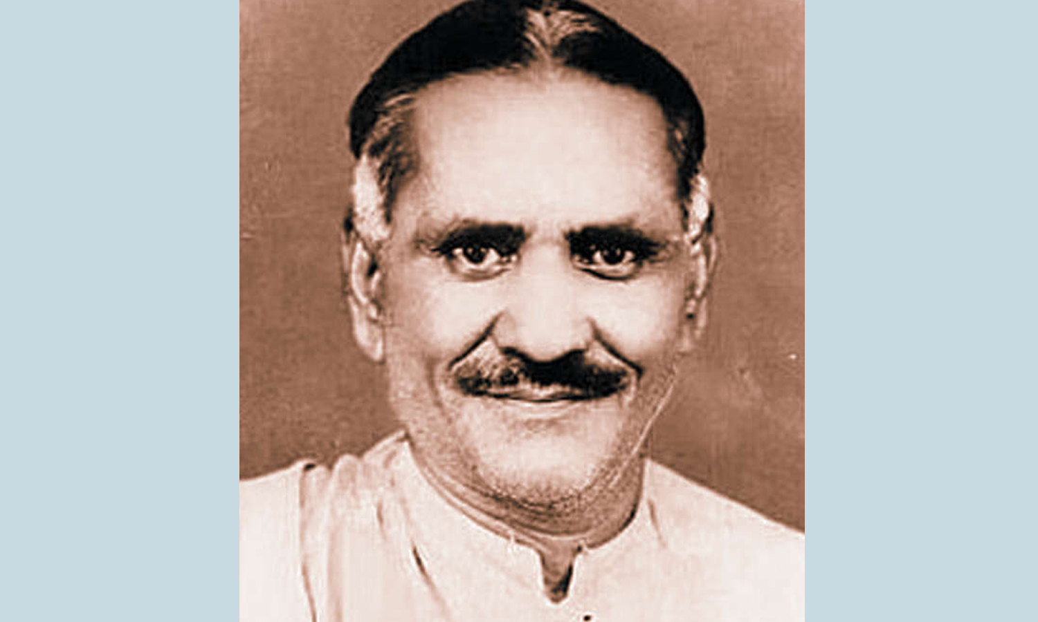 ரத்தம் இல்லாமல் யுத்தம் செய்த கவிஞர் | Namakkal Kavignar birthday today