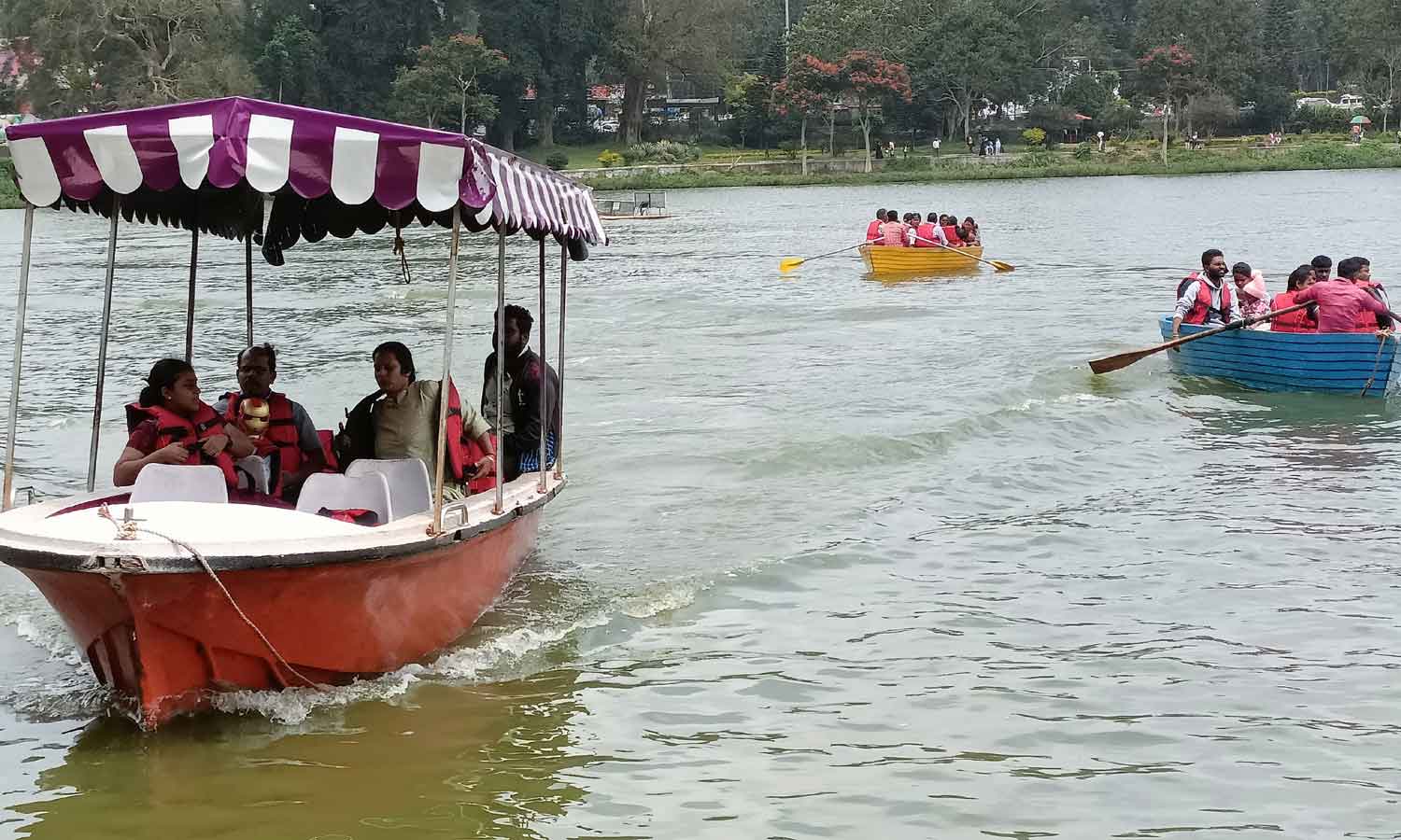 தொடர் விடுமுறை: ஏற்காட்டில் குவிந்த சுற்றுலா பயணிகள் | Tamil News ...