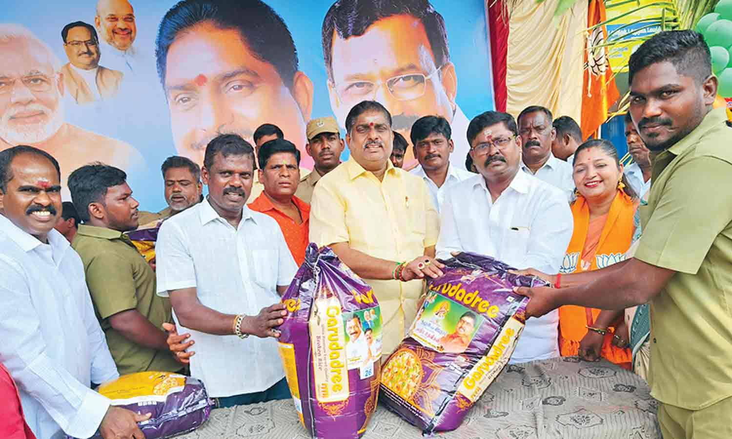 புதிய பஸ் நிலைய ஆட்டோ டிரைவர்களுக்கு நலத்திட்ட உதவிகள் | New bus ...