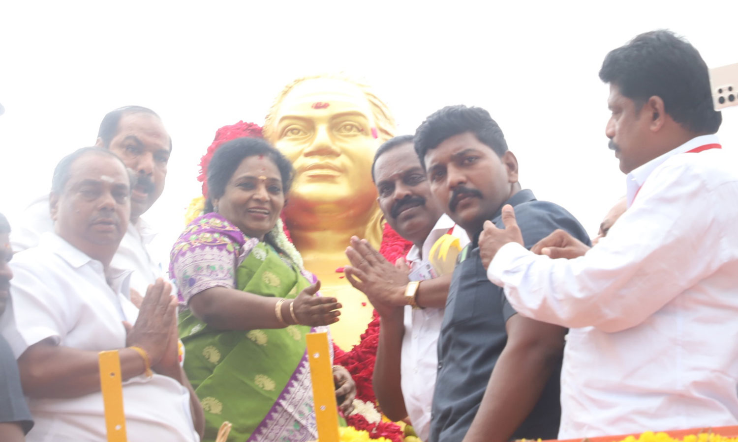 நந்தனம் முத்துராமலிங்க தேவர் சிலைக்கு கட்சி தலைவர்கள் மரியாதை | Tamil ...