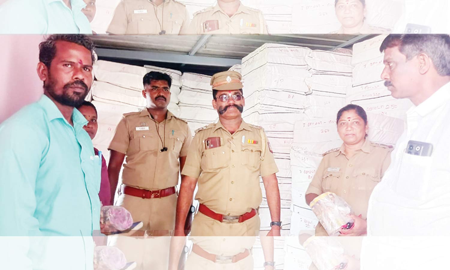 ரூ.10 லட்சம் மதிப்பிலான பட்டாசுகள் பறிமுதல் | Firecrackers worth Rs.10 ... ரூ.10 லட்சம் மதிப்பிலான பட்டாசுகள் பறிமுதல் | Firecrackers worth Rs.10 ...